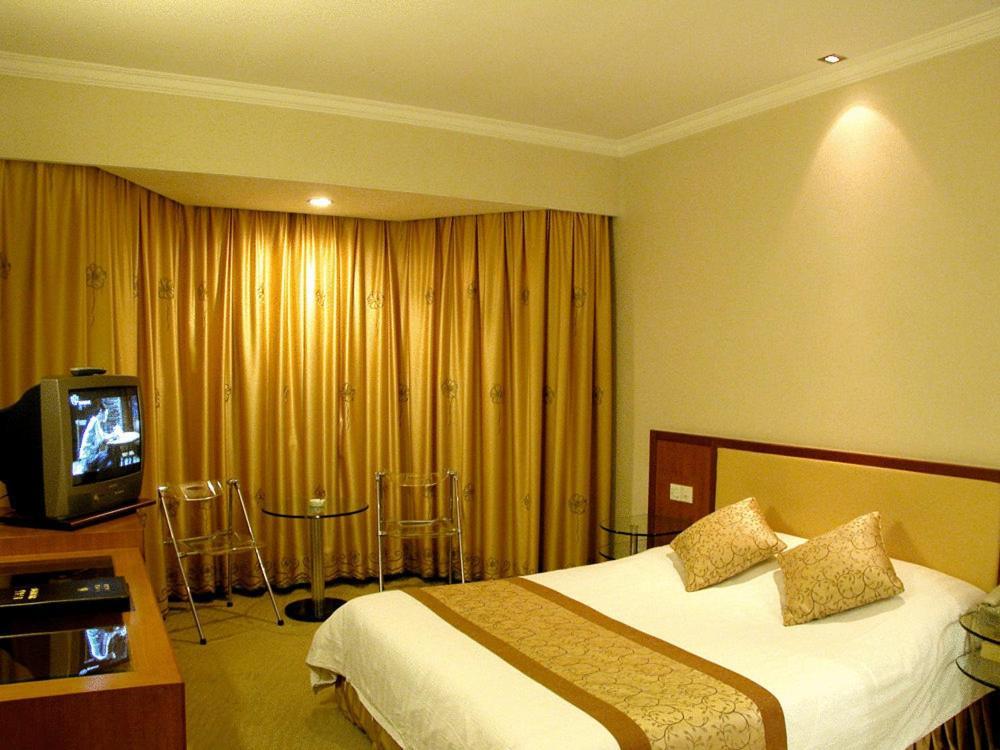 HOTEL RENHE | ⋆⋆⋆ | SHANGHAI, CHINA | SEASON DEALS FROM $53